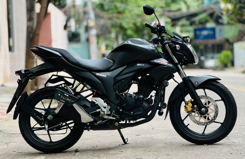 Suzuki Gixxer Monotone Matte Black 3350KM