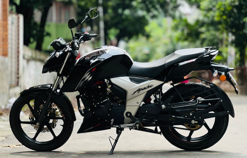 TVS 4V SD Black 4560KM