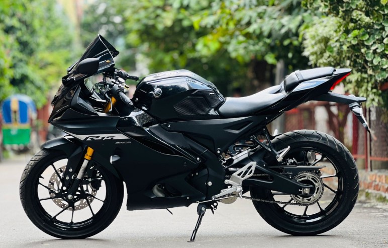 Yamaha R15 V4 INDO Black 1130KM