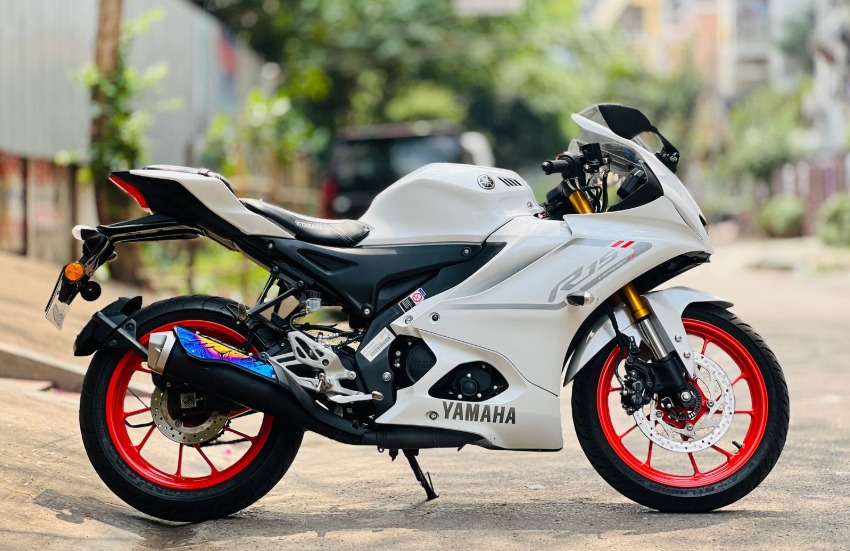 Yamaha R15 V4 BS7 Intensity White 3200KM