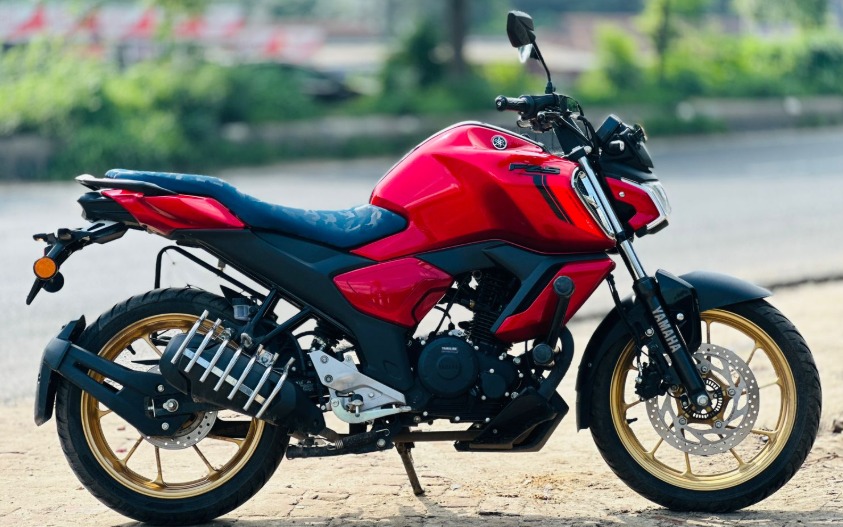Yamaha FZS V4 ABS Red 2950KM