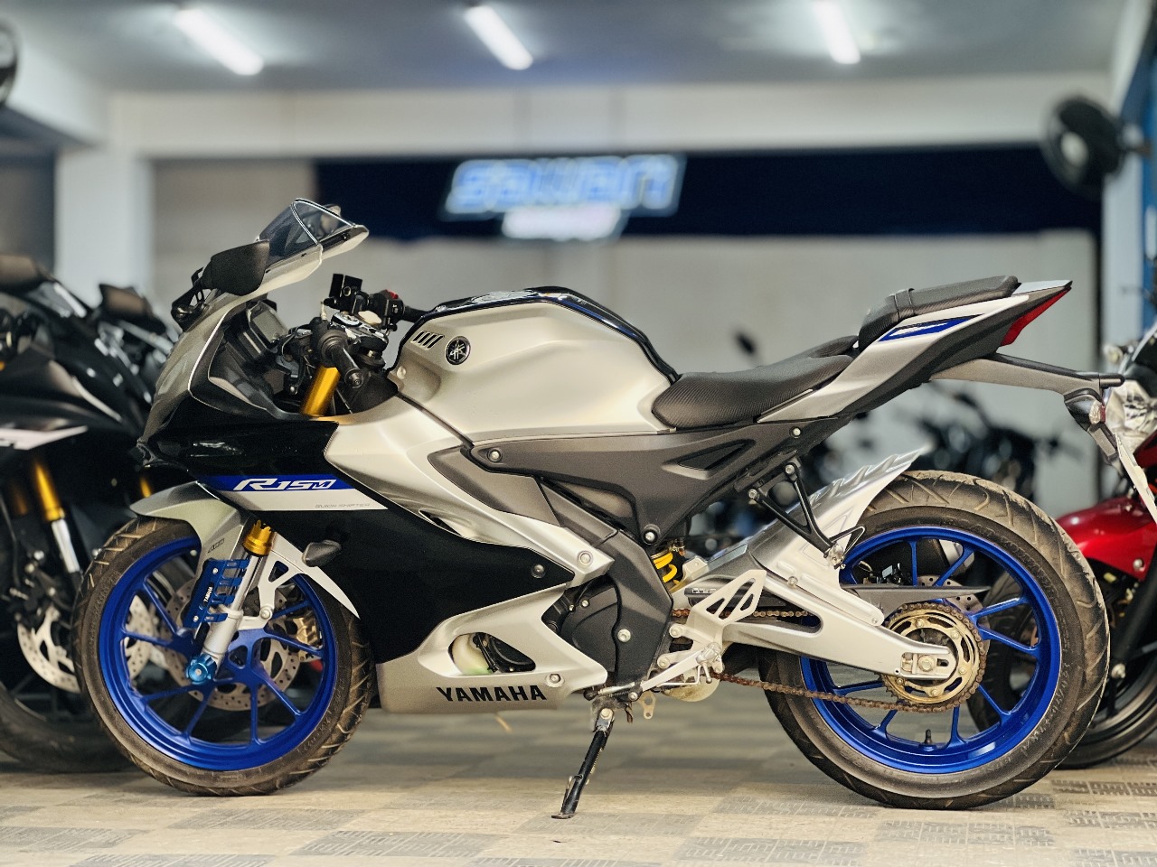 R15 M ABS(INDO)2920KM