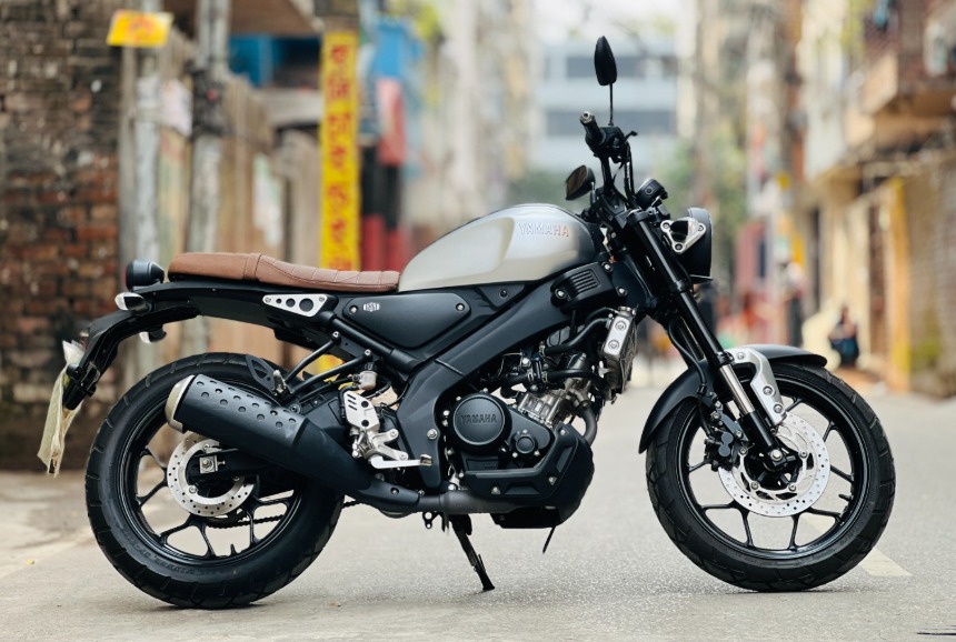 YAMAHA XSR 155 Silver 2560KM