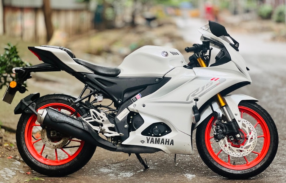 Yamaha R15 V4 BS7 Intensity White 3950KM