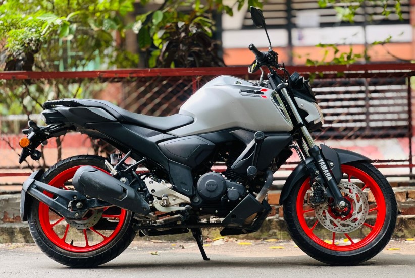 Yamaha FZS V4 White 4460KM