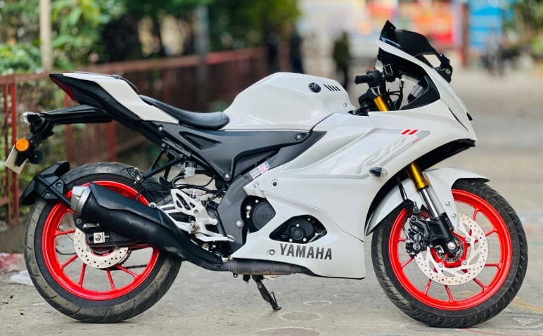 Yamaha R15 V4 BS7 Intensity White 5150KM