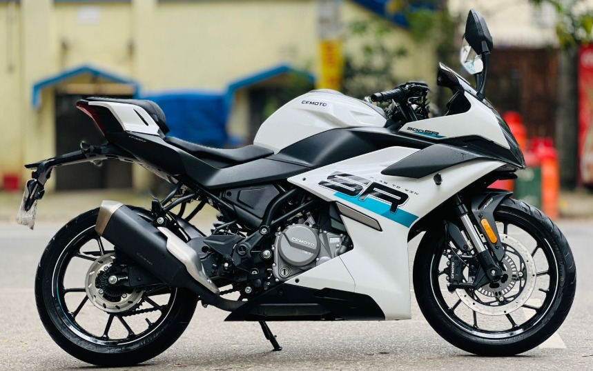 CFMoto 300SR Nebula White 850KM