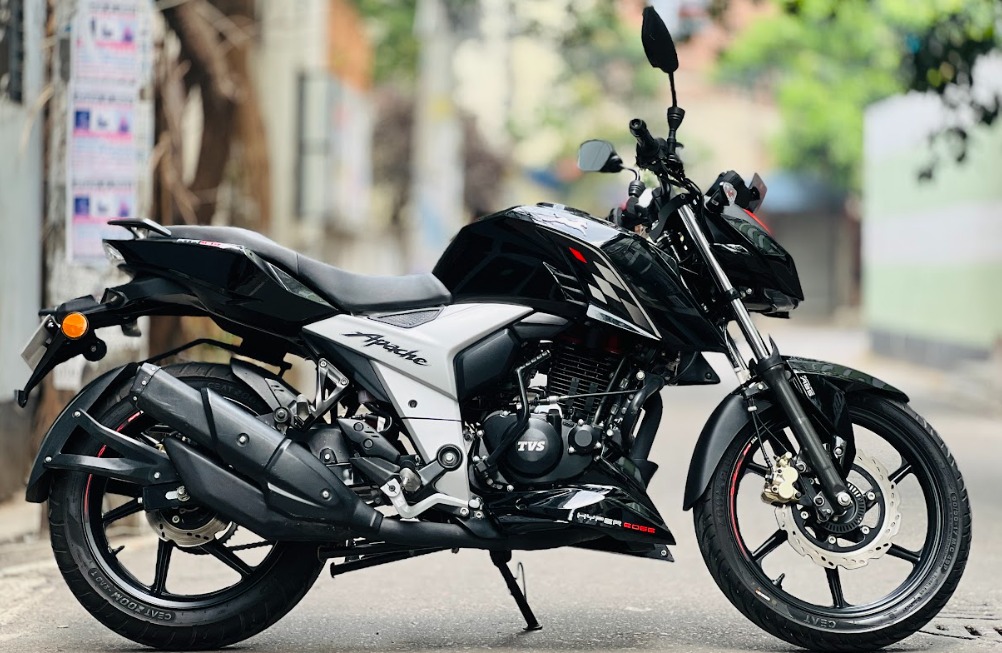 TVS 4V ABS Black 1550KM
