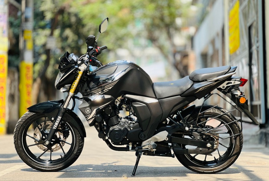 Yamaha FZS V2 DD Black 5070KM