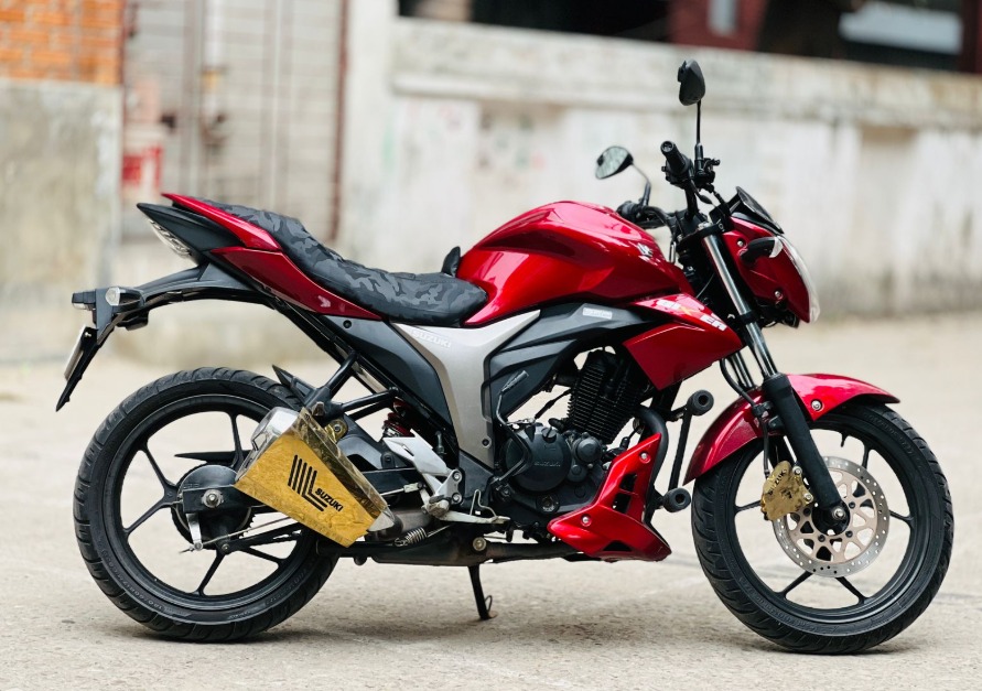 GIXXER Monotone Maroon 5450KM