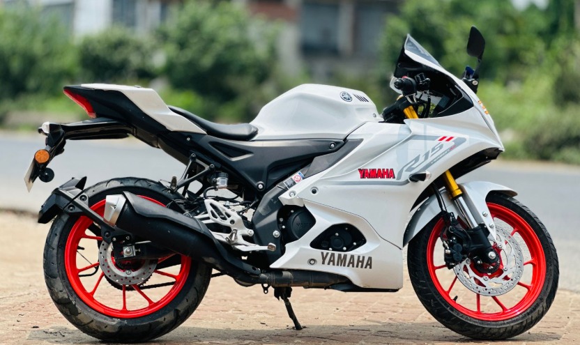 Yamaha R15 V4 BS7 Intensity White 2300KM