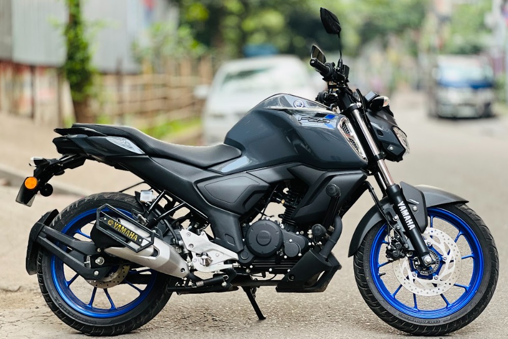 Yamaha FZS V3 Deluxe Grey 2800KM