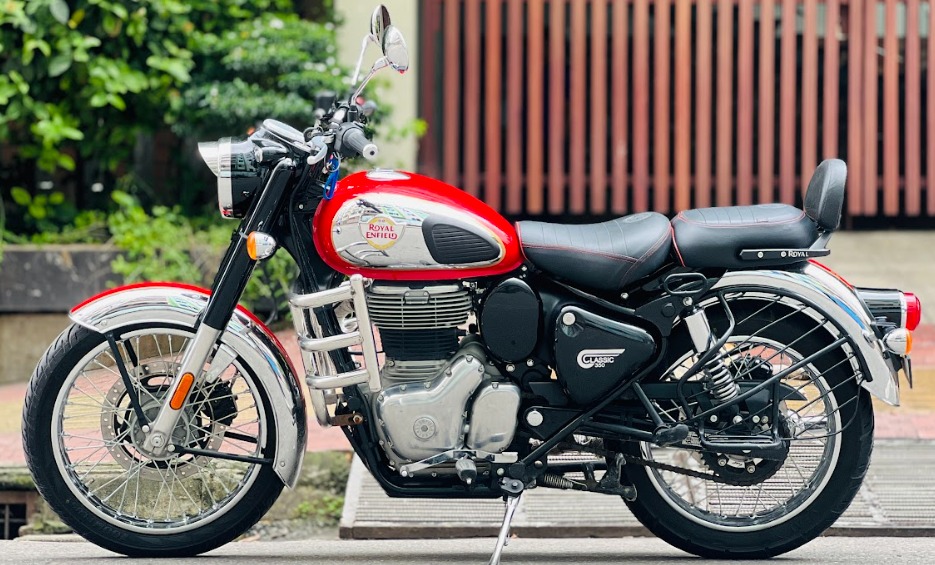 Royal Enfield Classic 350 Chrome Red 2750KM