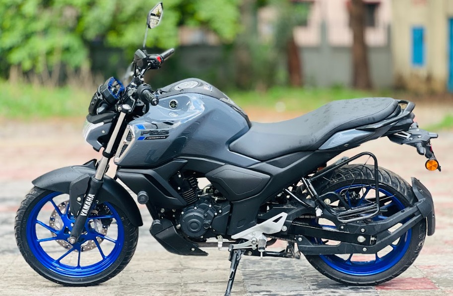 Yamaha FZS V4 ABS Grey 4570KM