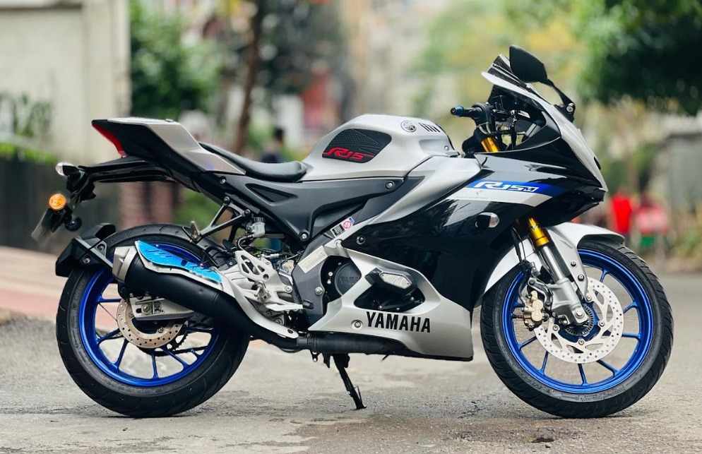 Yamaha R15M BS6 Silver 1730KM