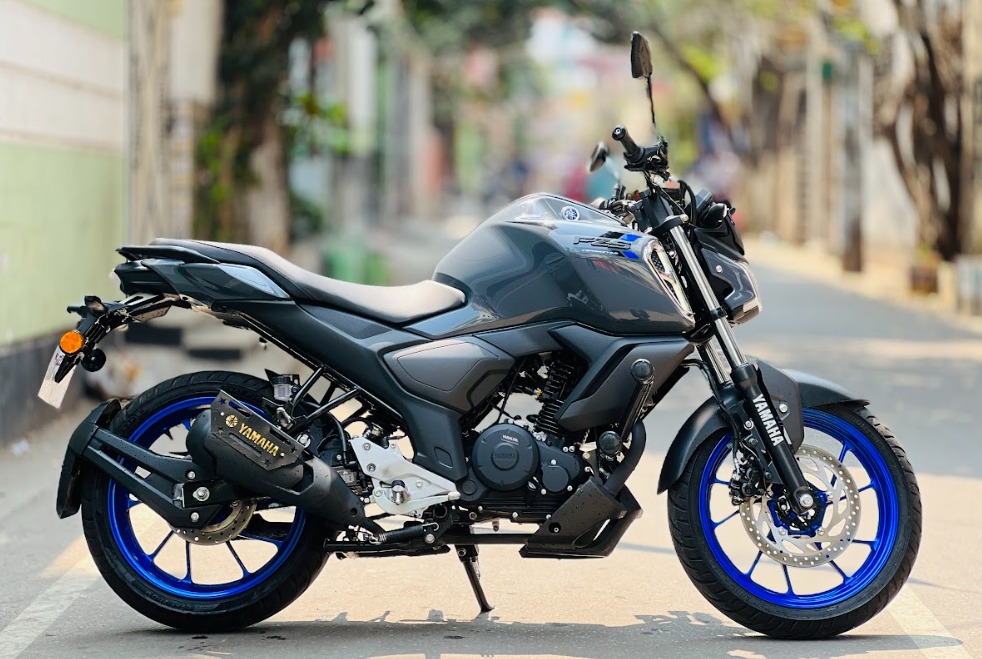 Yamaha FZS V4 Grey ABS 2750KM CKD