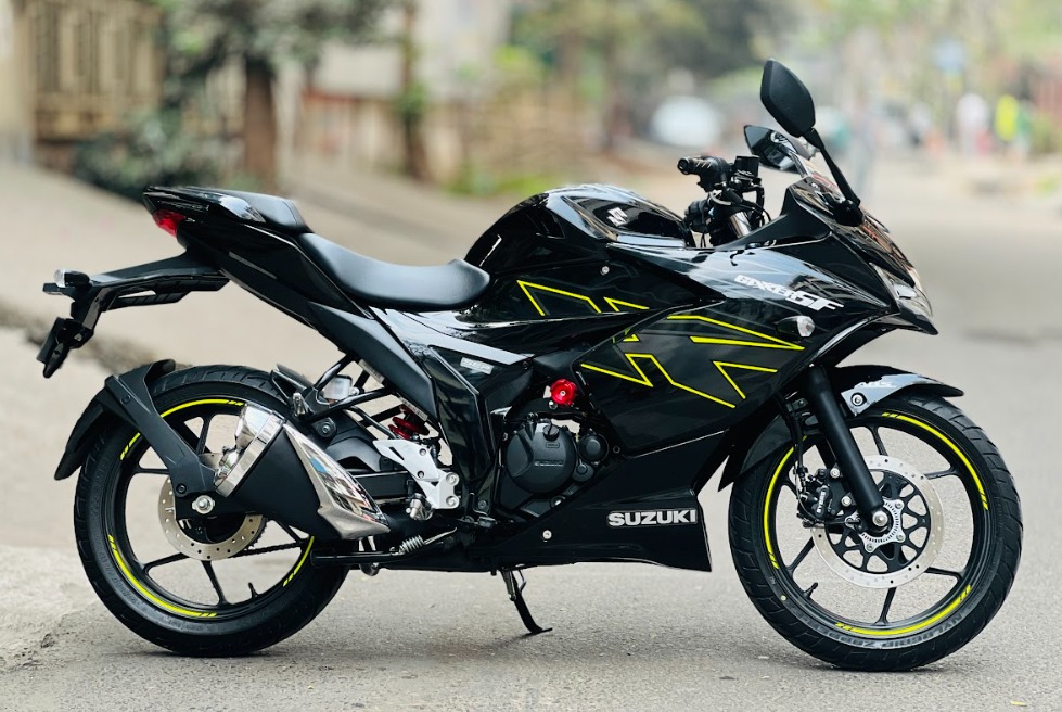 Gixxer SF Fi ABS Neon Black 1100KM