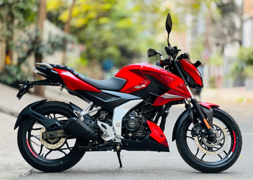 Bajaj Pulsar N250 ABS Red 450KM