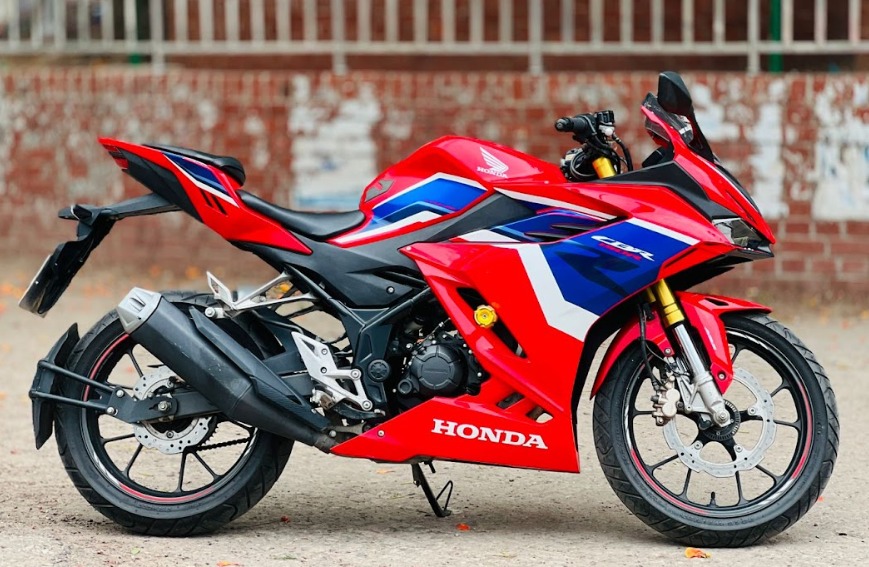 Honda CBR 150R Tri Color INDO 8400KM
