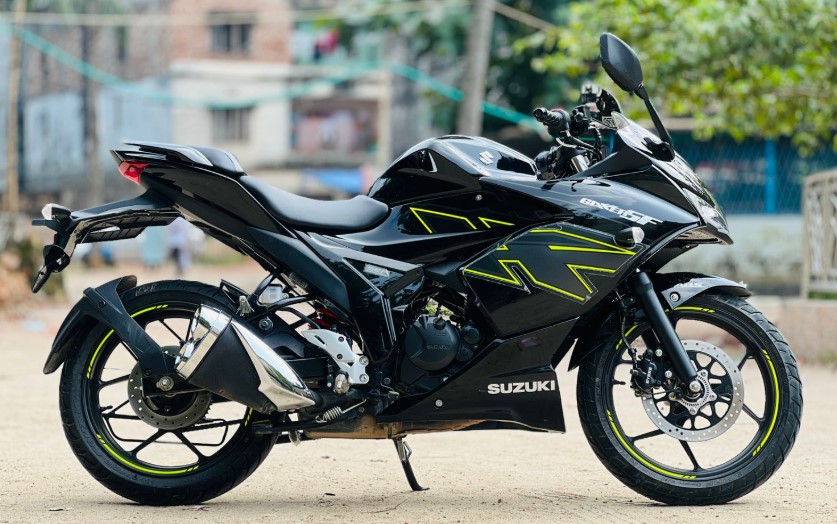Suzuki Gixxer SF Fi ABS Neon Black 590KM