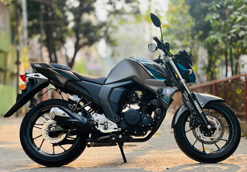 Yamaha FZS V2 DD Hurricane Grey 2300KM