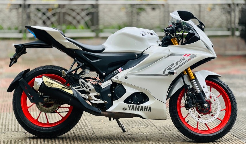 Yamaha R15 V4 BS7 Intensity White 2800KM